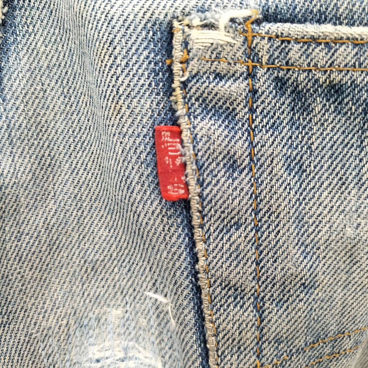Levis(リーバイス) 70S 74年 6月製 USA製 501 66前期 ボタン裏6刻印 ストレート デニム パンツ 鉄製銅メッキリベット 赤耳 ヒップポケット裏 シングルテッチ 裾チェーンステッチ スモールe 【中古】【ブランド古着バズストア】 リーバイス Levis 70S 74年 6月製 USA製 501 66前期 ボタン裏6刻印